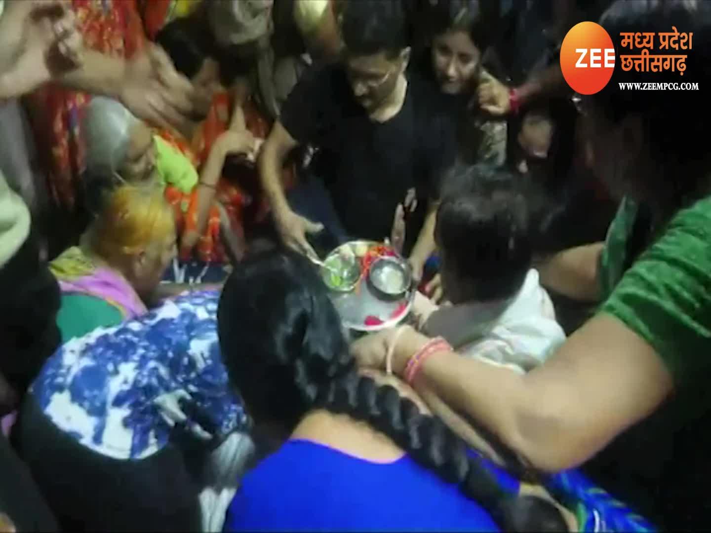 Seoni Malwa Nishank Rathore Sister ties rakhi on his dead brother wrist ...