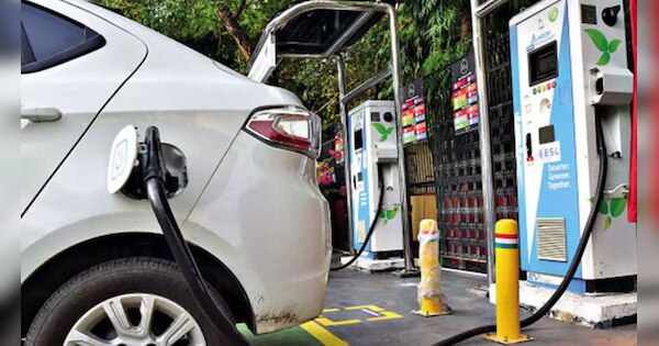 indias first 7 Electric vehicle charging stations started in Delhi cm ...