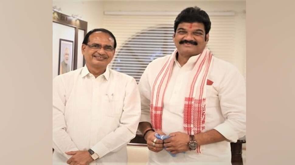 Sagar Zilla Panchayat Adhyaksh Heera Singh Rajput brother of minister ...