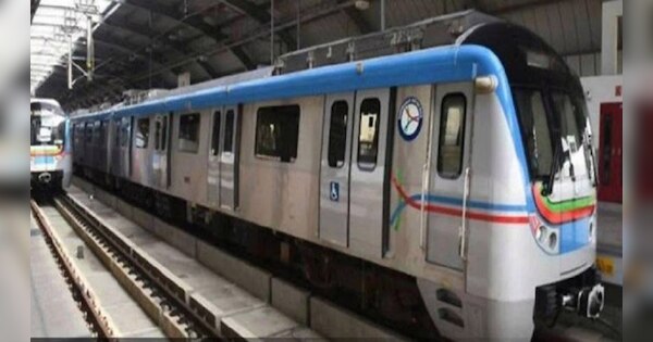 Main gate of PMCH complex closed for construction work of Patna Metro ...