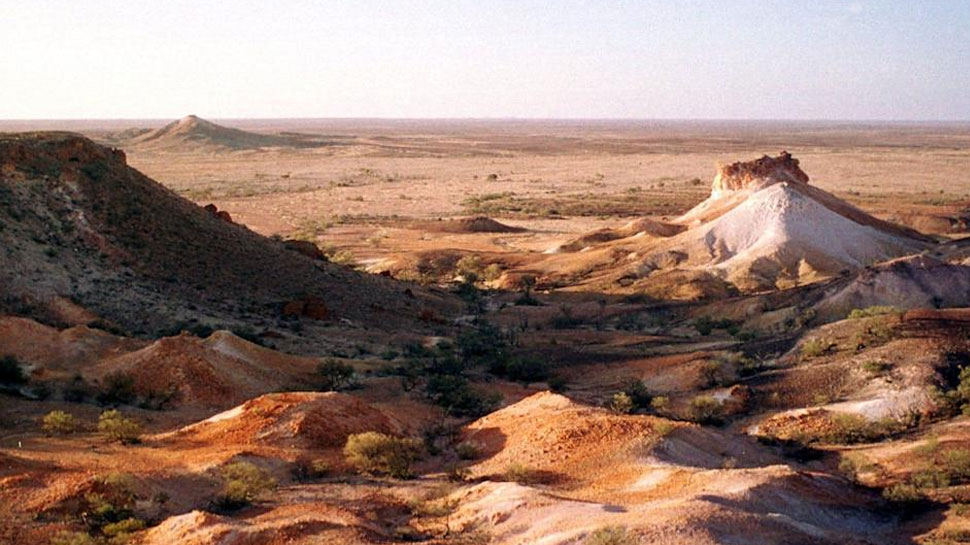 coober pedy underground city of australia famous for opal gsemstone see ...