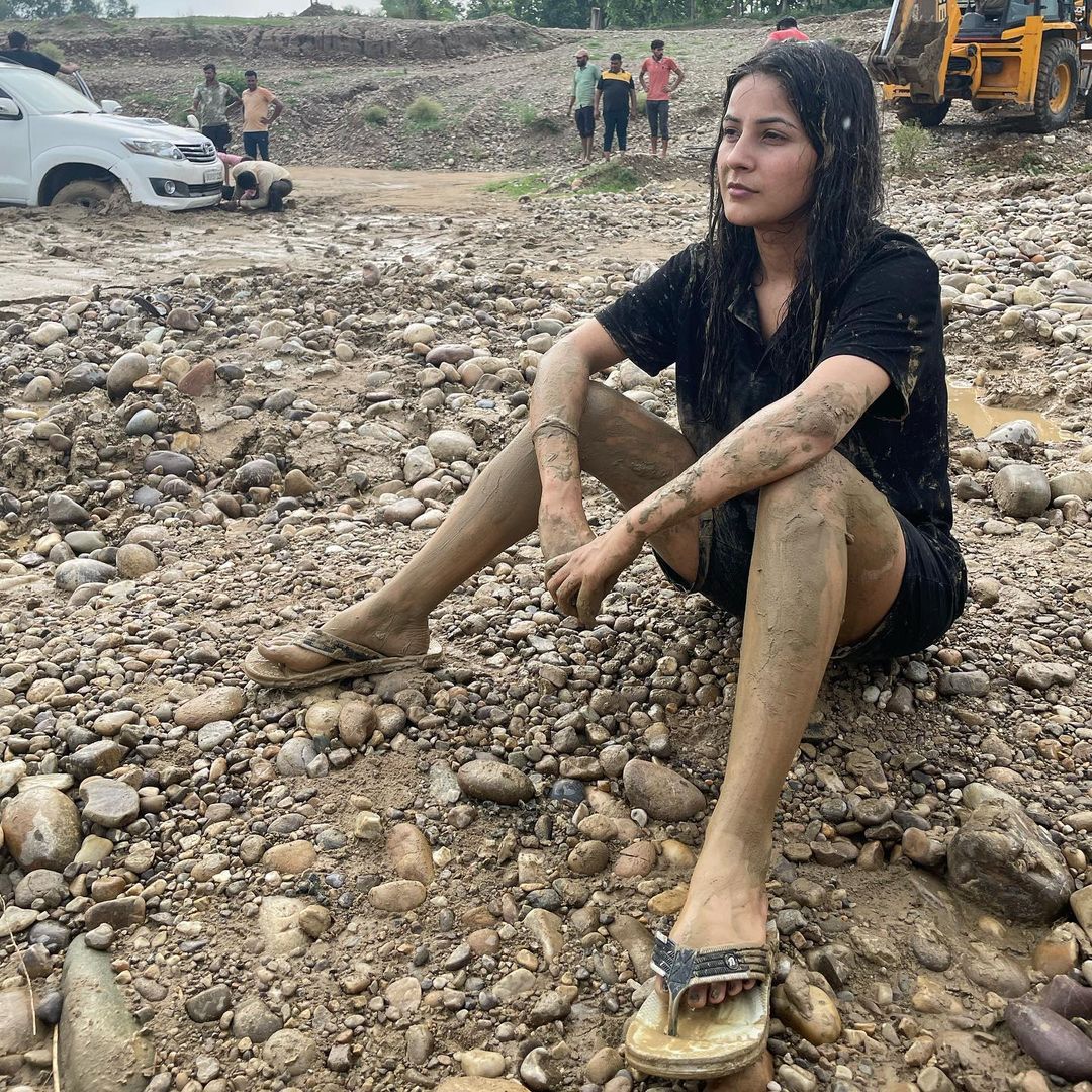 Shenaz Gill glamorous photos goes viral on social media smzs | Photos ...