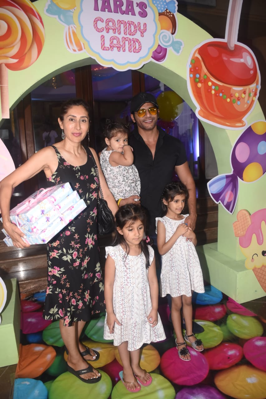debina banerjee to anita hassanandani actress with kids at jai ...