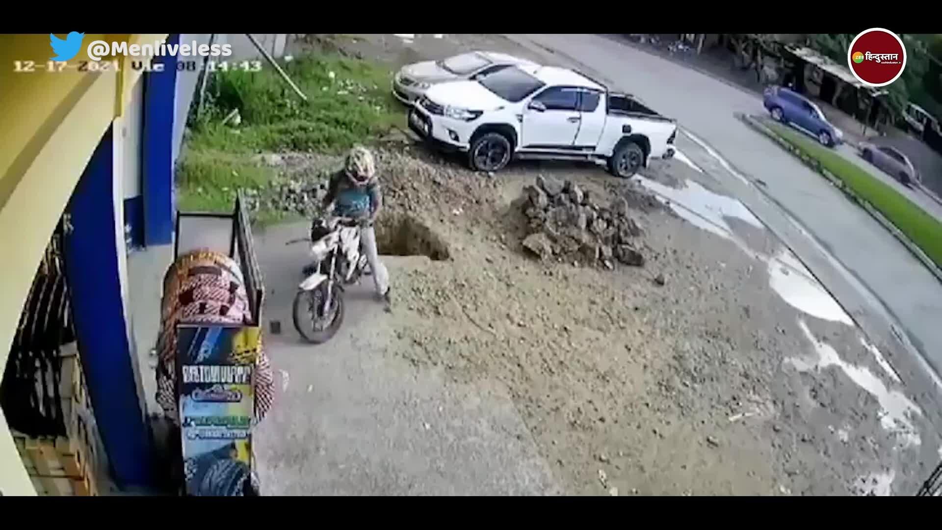 shocking viral video of a man falling down into hug pit while reversing ...