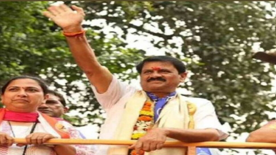 If someone challenges you cut them into pieces says Shiv Sena Prakash ...