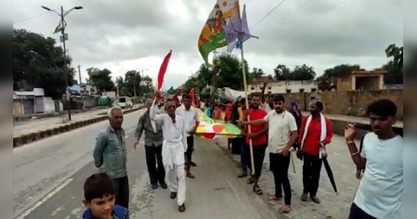 16th Ramdevra padyatra reached Beawar with 251 feet long flag received ...