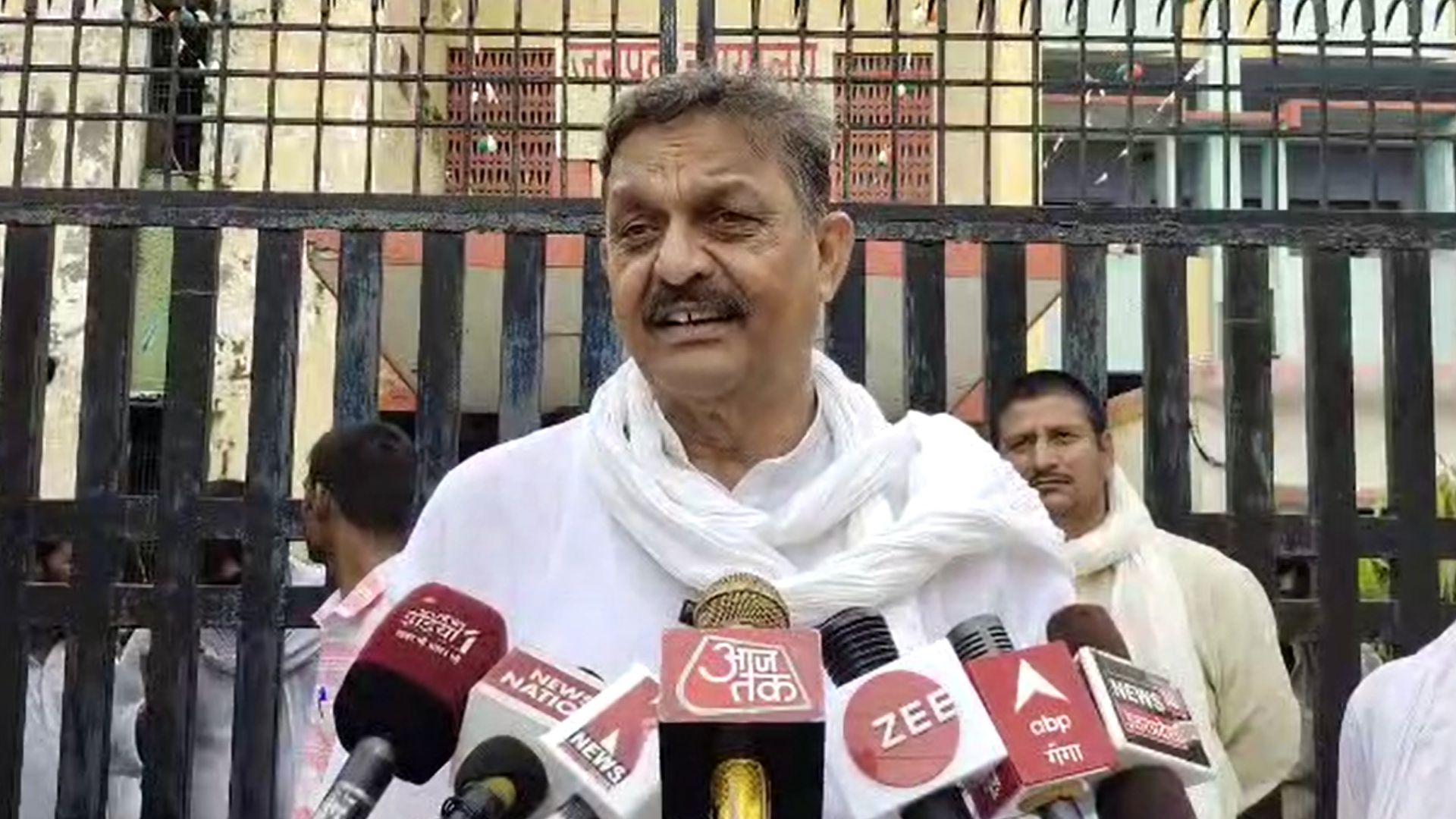 Afjal Ansari ghazipur up police ansari brothers bsp mp ed searches ...