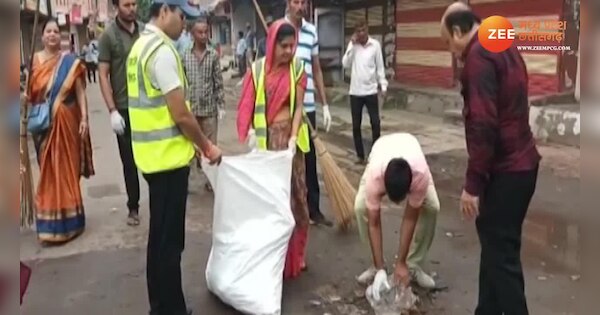 Positive Politics Video Dewas Mayor Geeta Agarwal cleaned streets by ...