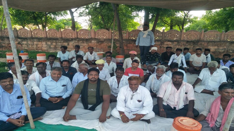 Valmiki Samaj started picketing at Bhopalgarh subdivision headquarters ...