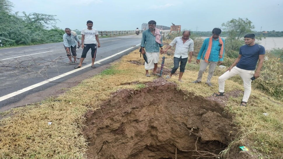 Soil erosion near Pali Bridge due to increase in water in Chambal river ...