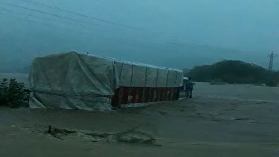 Torrential rain flood like situation in Jalore | जालोर में हो रही ...