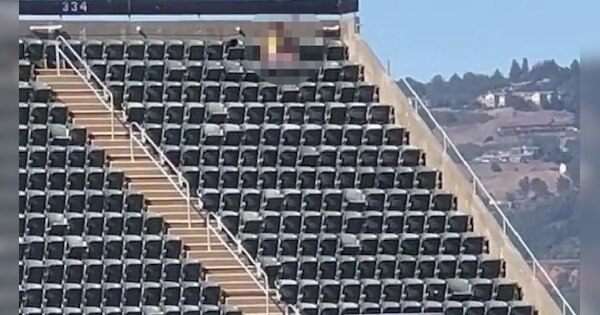 Couple makes Physical Relations in Stadium during Match camera caught ...