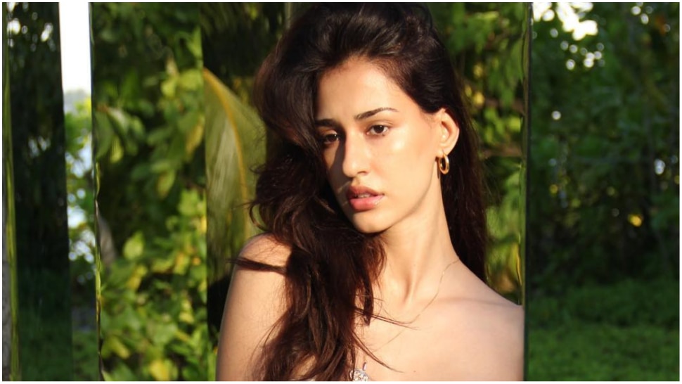 Disha Patani sets internet of fire with revealing photos Disha Patani ...