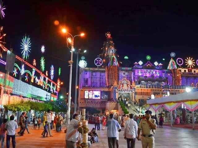 up government to built huge banke bihari corridor in mathura like ...