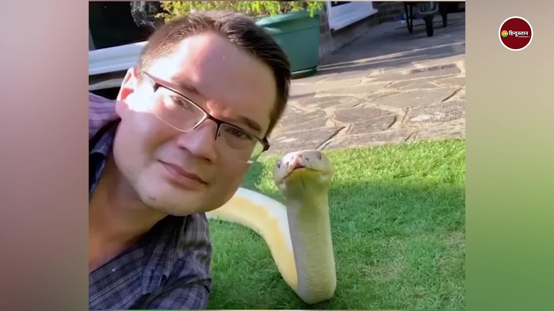 shocking viral video of a man selfie with snake amazed social media ...