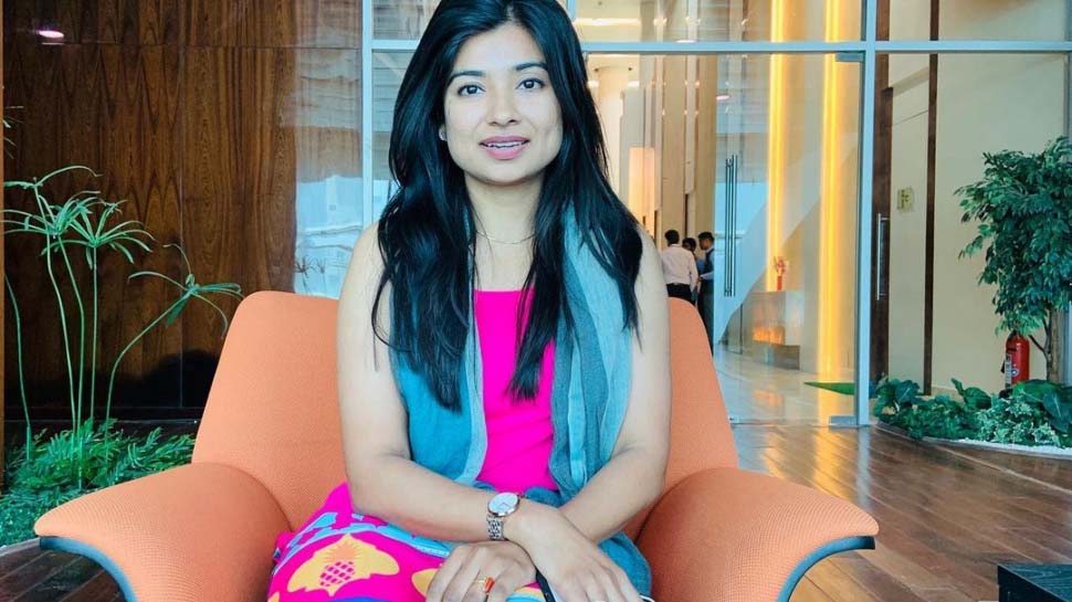 This Beautiful lady officer made her an IAS because of her Tenacity ...