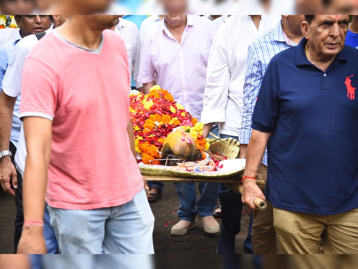 Sawan Kumar last rites and funeral photos film maker Sawan Kumar dies ...