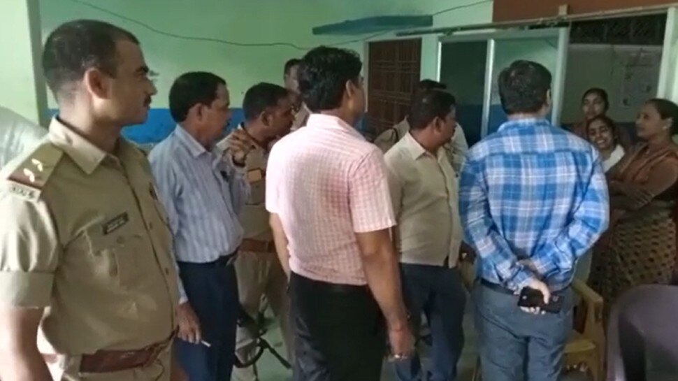 Jaunpur big action against jhola chhap doctors hospital seize notice to ...