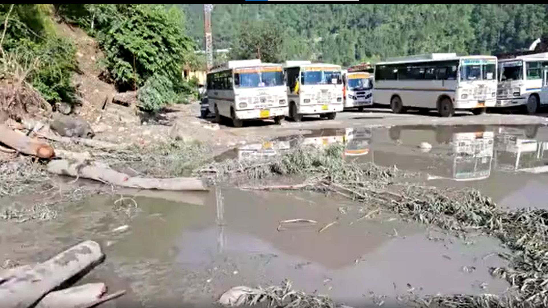 Uttarkashi Uttarakhand Travel Tourism Alert bus stand par land slide ka ...
