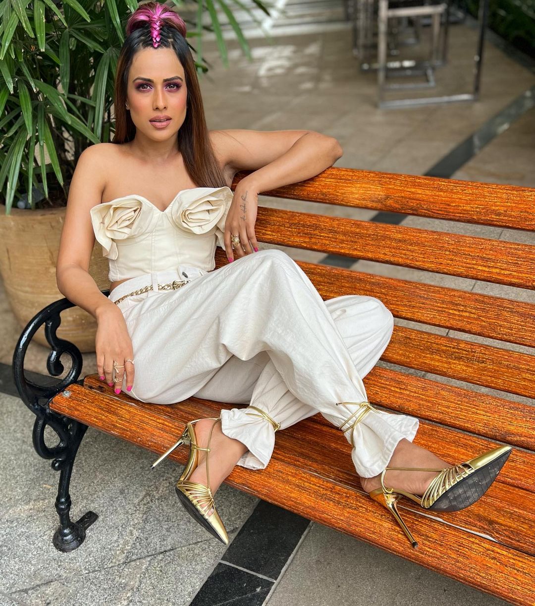 Nia sharma bold pics latest photoshoot of Nagin skzs | Photos: निया में ...