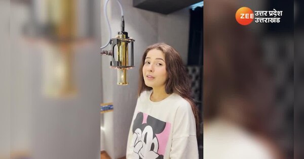 Shehnaaz Kaur Gill singing song viral video of taron ke shehar me song ...