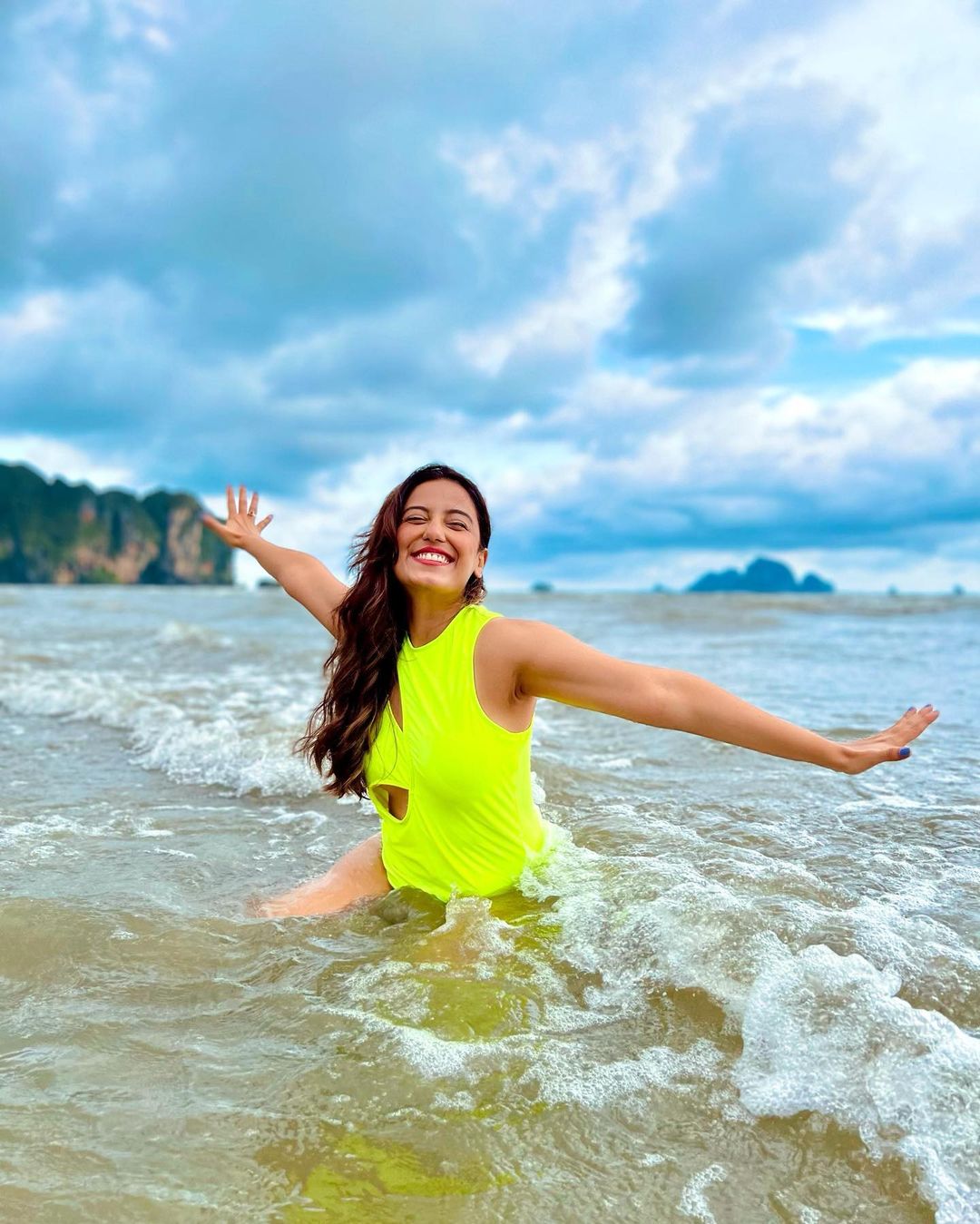 The Kapil Sharma Show fame actress Srishty Rode in neon bikini | कपिल ...