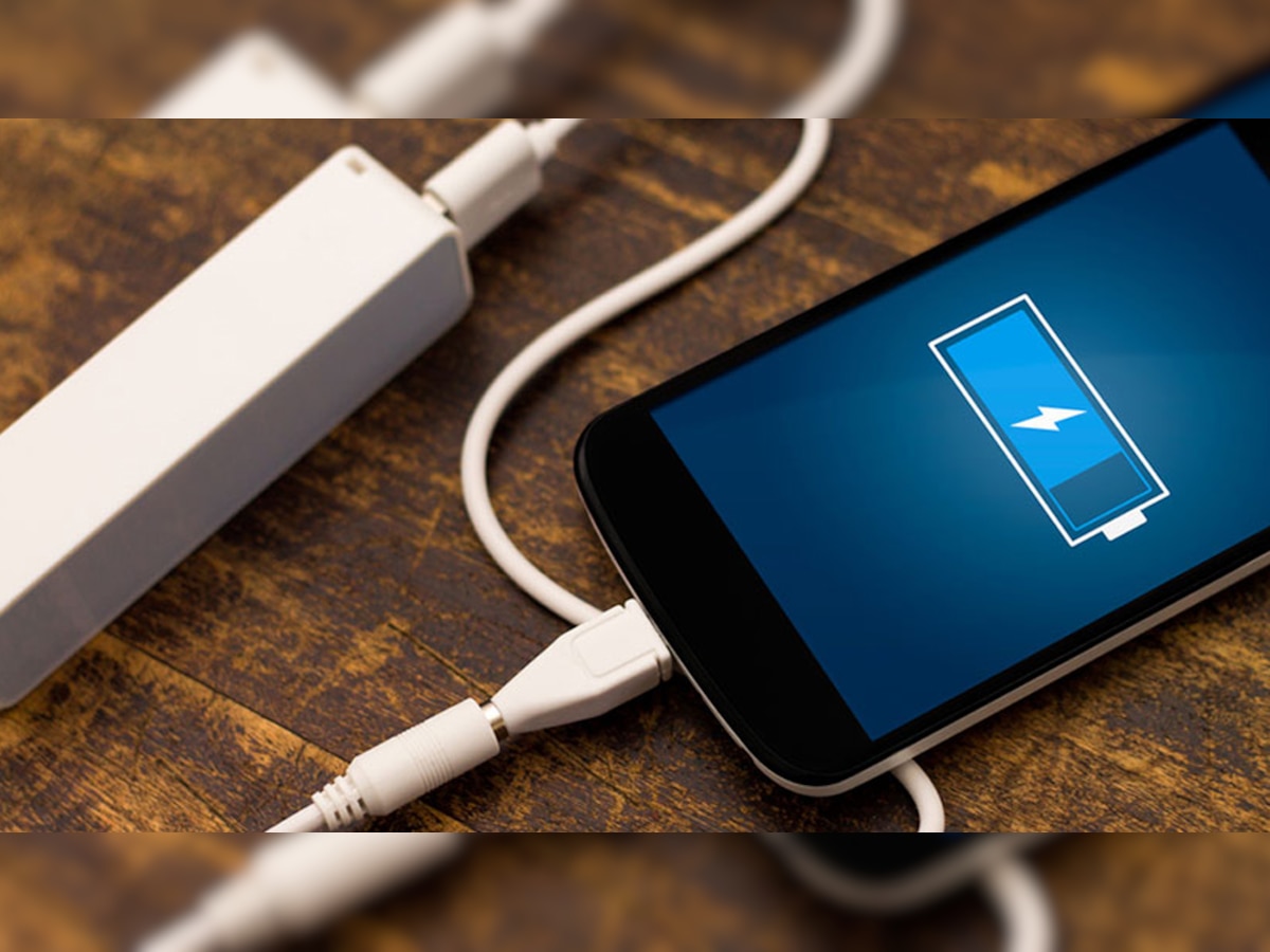Smartphone Tips And Tricks 5 Mobile Charging Mistakes That Should Stop Now | कहीं आप ऐसे तो नहीं ...