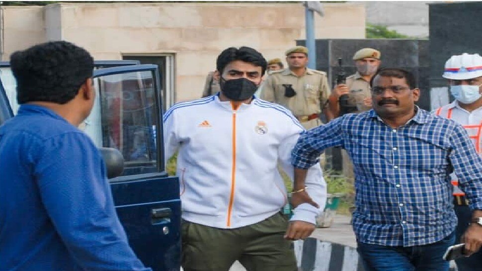 Shrikant Tyagi Case get bail or jail SP BJP CM Yogi Akhilesh yadav ...