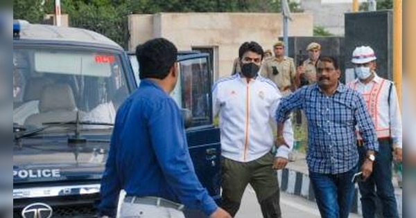 Conflict in Samajwadi party over Shrikant Tyagi case Noida Vice ...