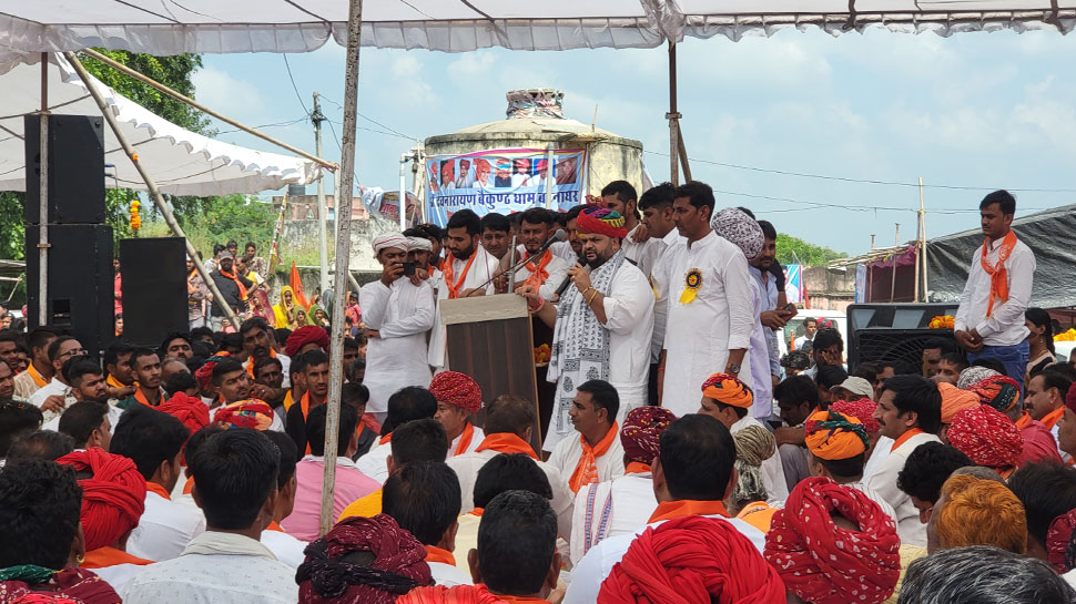 Seed Corporation Board President Dheeraj Gurjar reached Asind | बीज ...