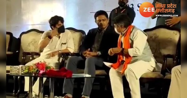 Jyotiraditya Scindia holds Kailash Vijayvargiya hand in indore mpca program viral Video mpsn ...