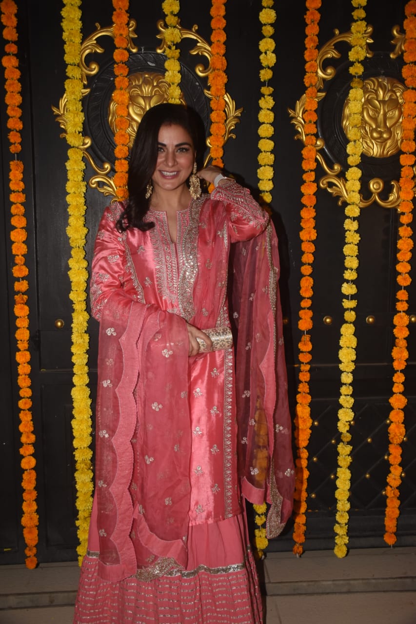 kundali bhagya preeta aka Shraddha Arya in pink sharara gota patti set ...