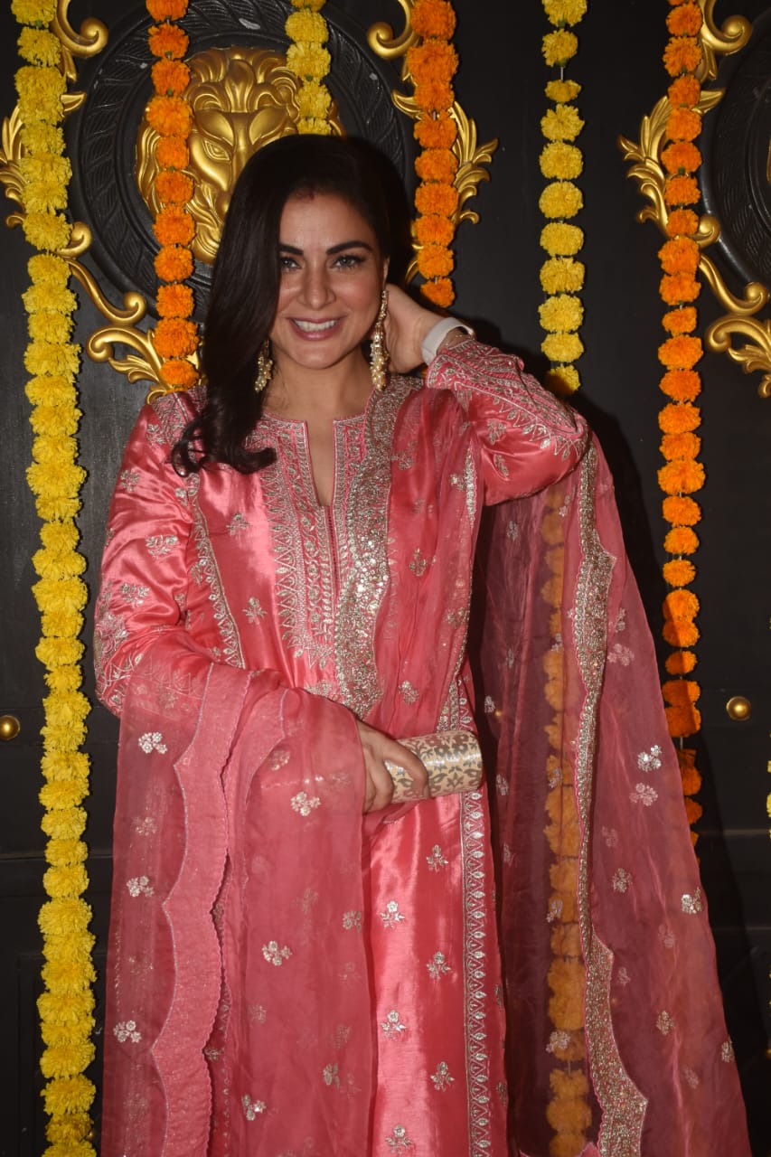 kundali bhagya preeta aka Shraddha Arya in pink sharara gota patti set ...