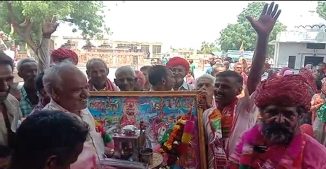 In Jalore Rally of devotees of Baba Ramsa Pir Jai Baba Ri leaves on ...