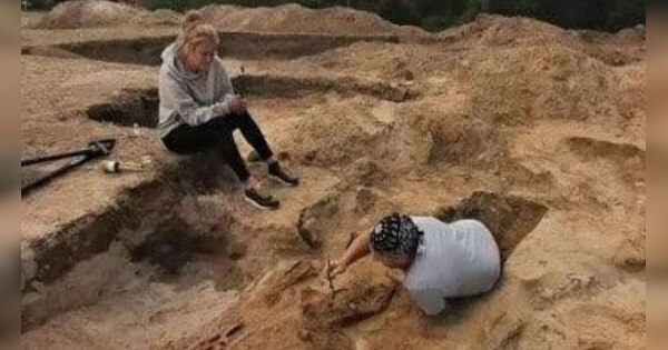 Archeologists discovered 17th century Polish vampire with sickle across ...