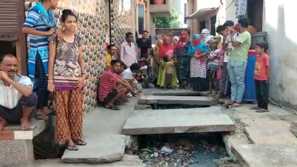 Alwar: City residents troubled by the mess accused the local councilor ...