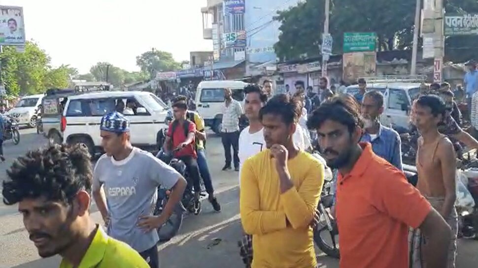 Chomu outcry over water problem People blocked road | Chomu: पानी की ...