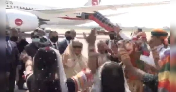 Bangladesh PM Sheikh Hasina Joins Dance To Welcome Her At Jaipur ...