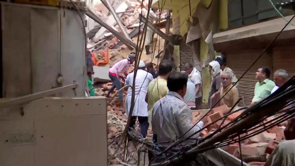 Delhi Building Collapse in azad market many injured rescue operation ...