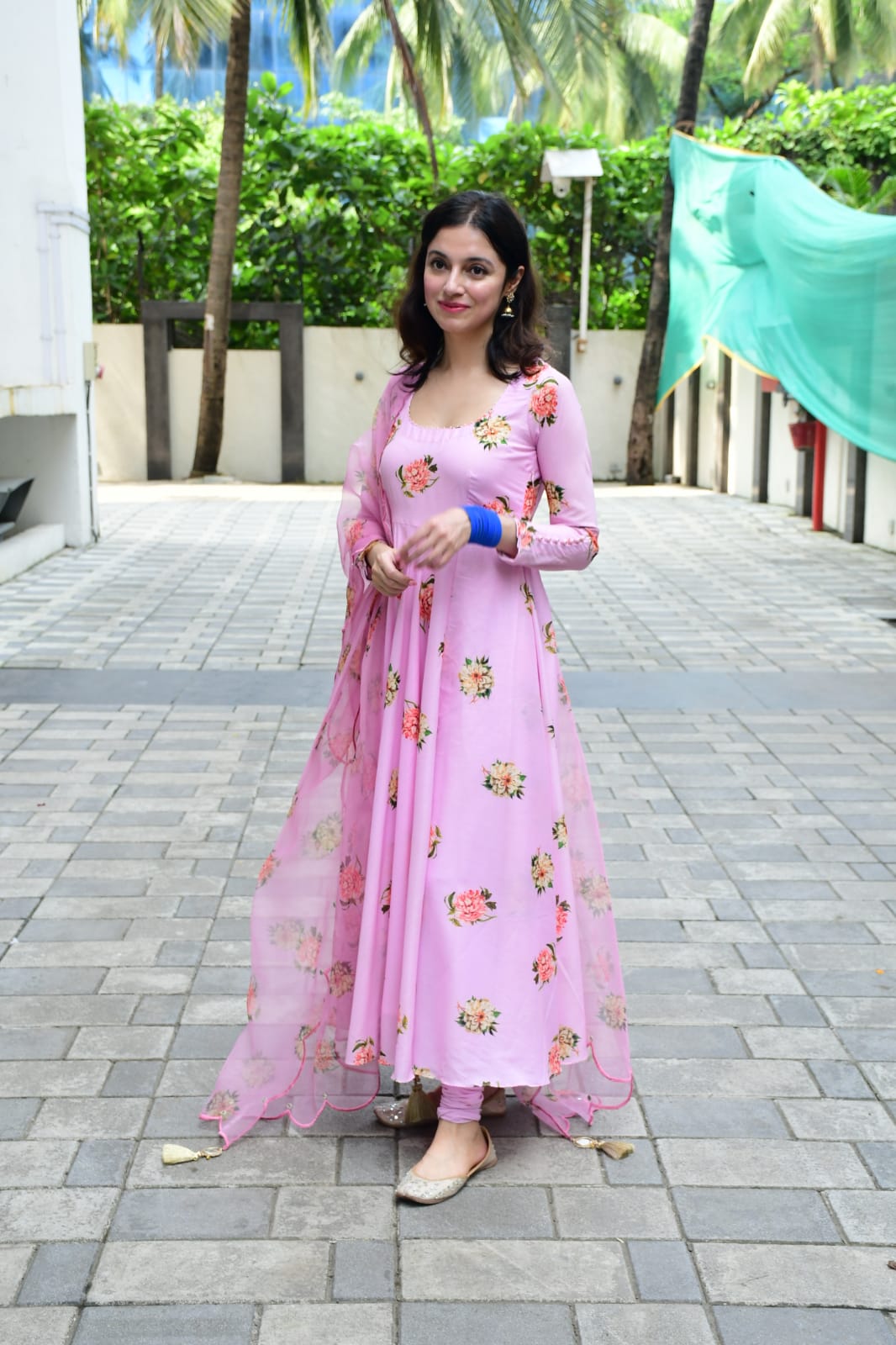 Super sexy divya khosla kumar sizzles in anarkali suit showing cleavage ...