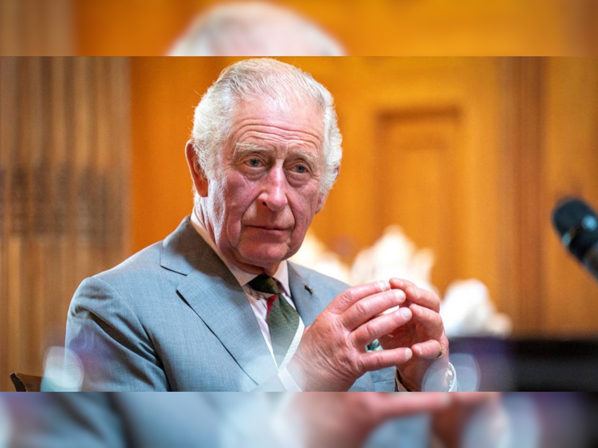 King Charles swollen fingers doctors expressed this apprehension on his ...