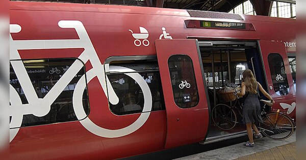 Carry your cycles inside metro train in Copenhagen Metro, Such trend ...