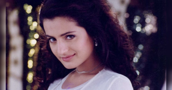 Sexy Ameesha Patel crosses boldness limit at the age of 46 wear bikini ...
