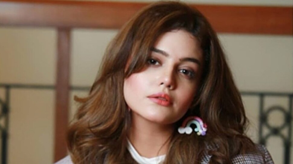 Pakistani actress Zara Noor Abbas open up about failed pakistani health ...