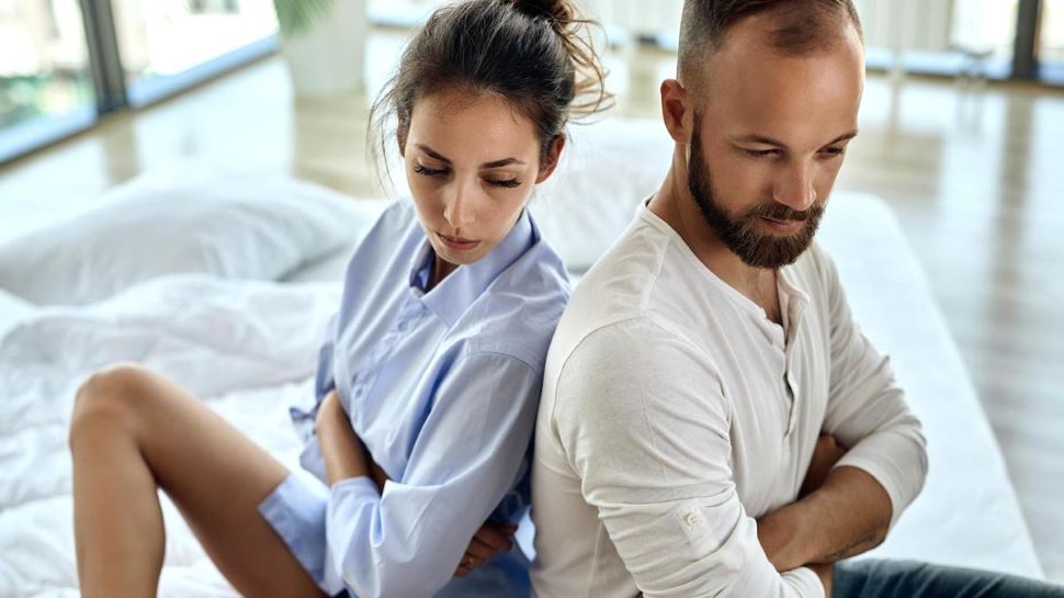 relationship tips these habits can bother your partner | Relationship Tips: ये आदतें कर सकती हैं ...