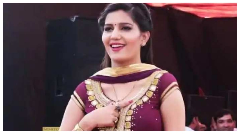 Sapna Chaudhary new song dancing wearing tight suit and show cleavage ... Sapna Chaudhary new song dancing wearing tight suit and show cleavage ...
