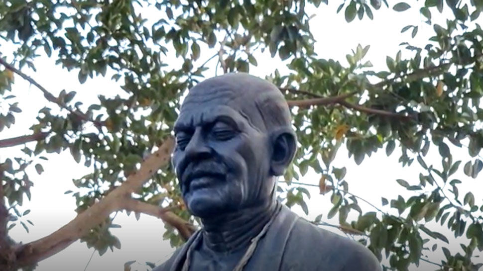 Mahatma Gandhi statue not match for her face in Gandhi Vatika Pindwara ...