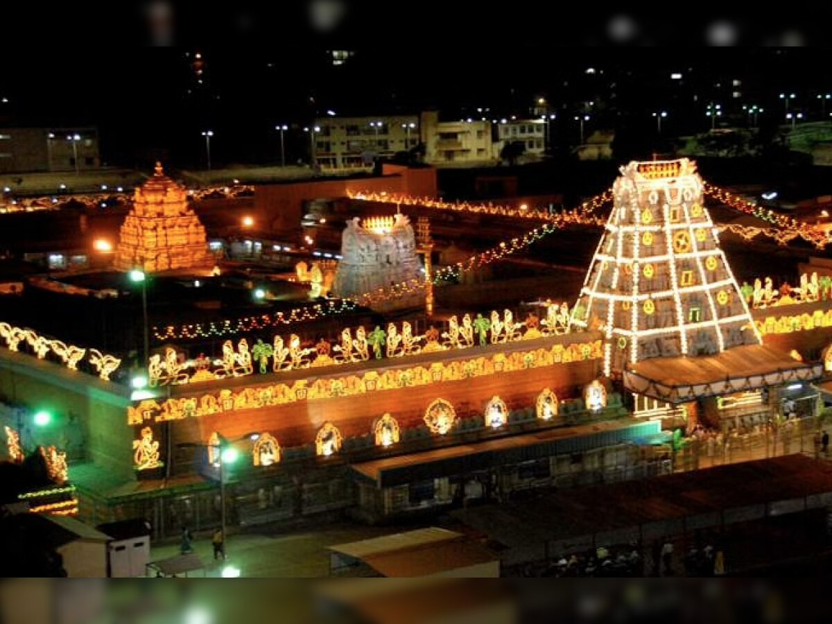 Mukesh Ambani Visits Tirupati: ସାନ ବୋହୂ ସହ ତିରୁପତିରେ ଉଦ୍ୟୋଗପତି ମୁକେଶ ...