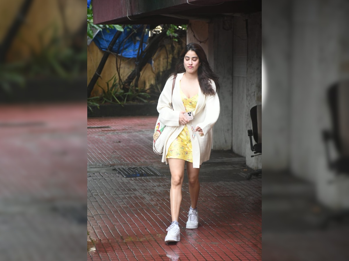 Super Sexy Jhanvi Kapoor stepping out of the house in little dress showing cleavage look hot in ...