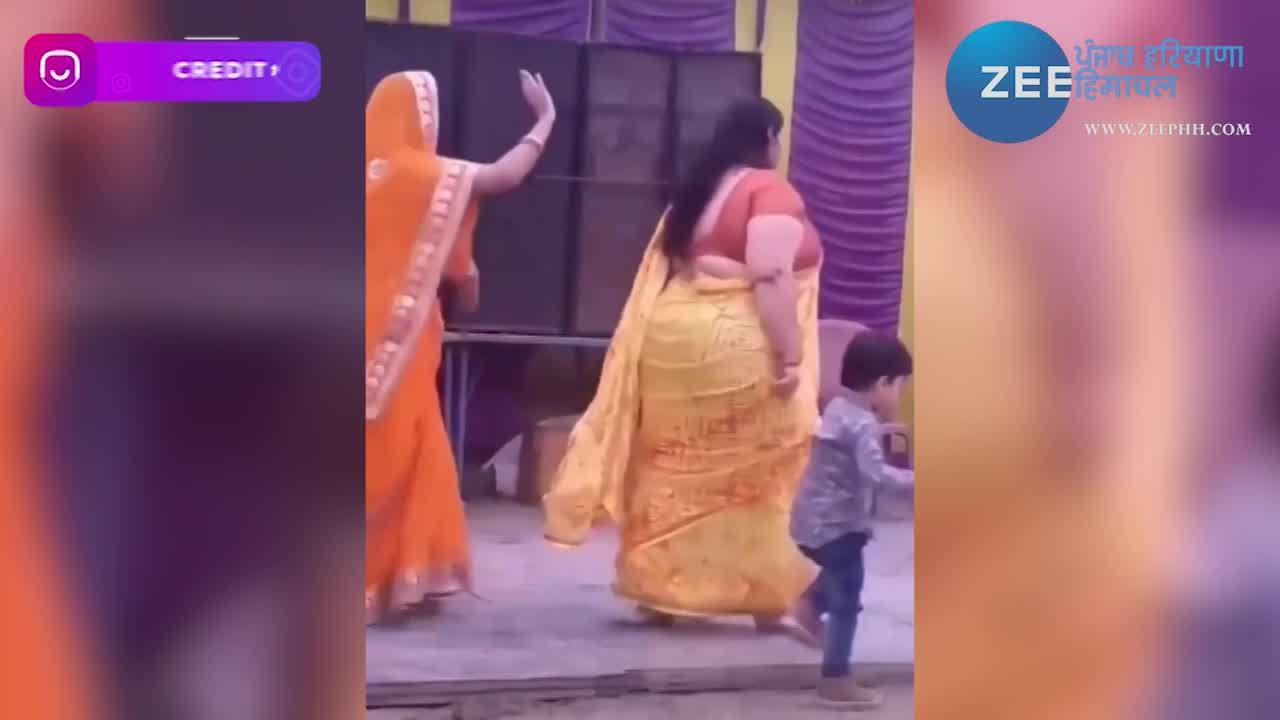 funny viral video aunty falls on child while dancing hmph | Viral Video ...